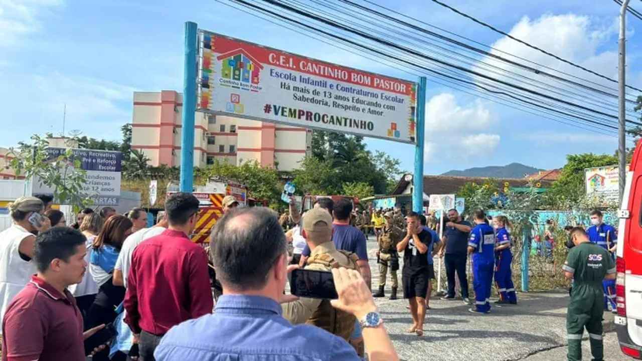 Quatro Crianças São Mortas Em Ataque A Creche Em Blumenau Homem Foi